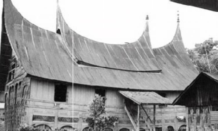 7 Gambar & Keunikan Rumah Adat Sumatera Barat - Lamudi
